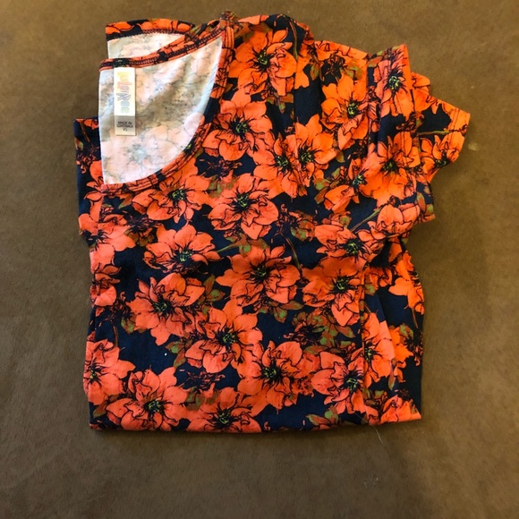 LuLaRoe | Tops | Lularoe Classic T | Poshmark